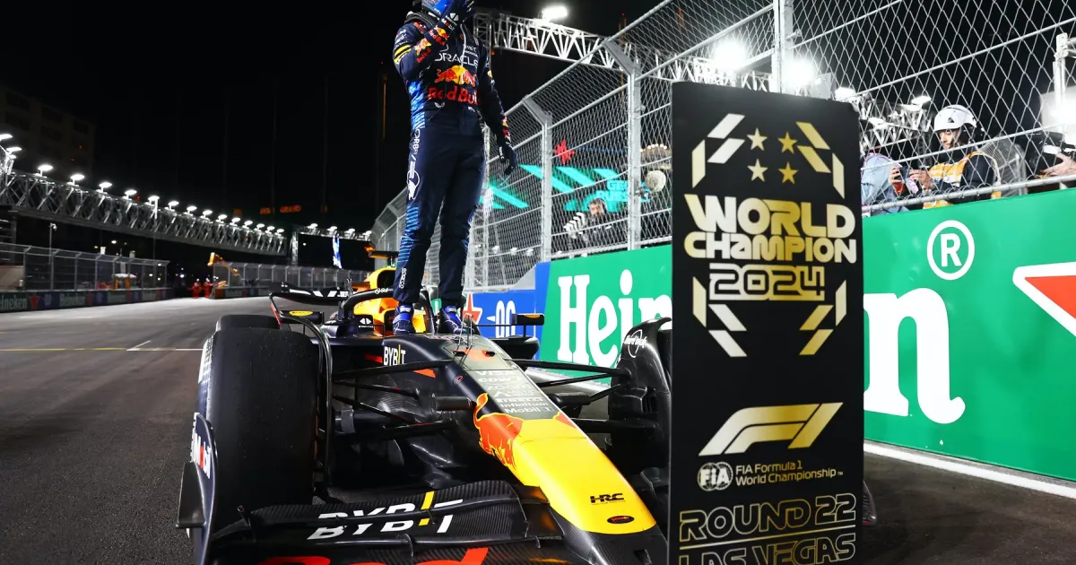 Verstappen reageert na vierde F1-wereldtitel: 'Dit is mijn eerste pilsje'