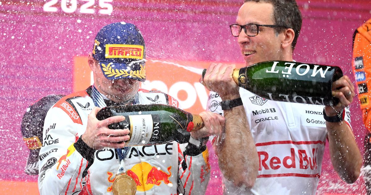 Hugh Bird op het podium na de Grand Prix van Japan: Dit is waarom