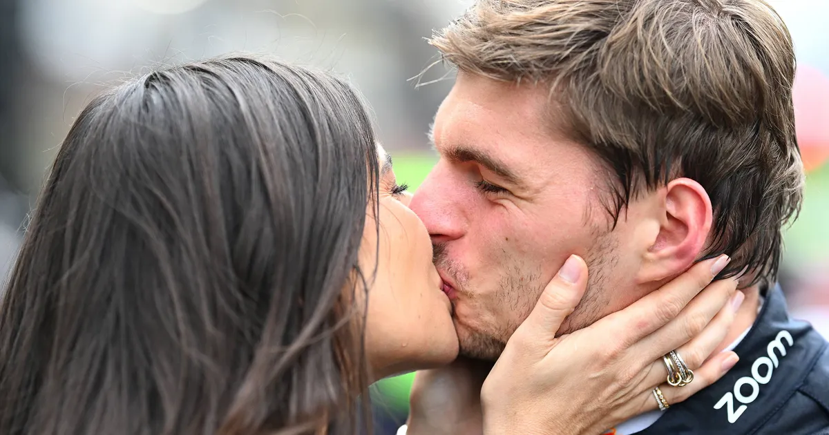 Fans gaan los op mysterieuze post Kelly Piquet en raden: Max Verstappen gaat trouwen!
