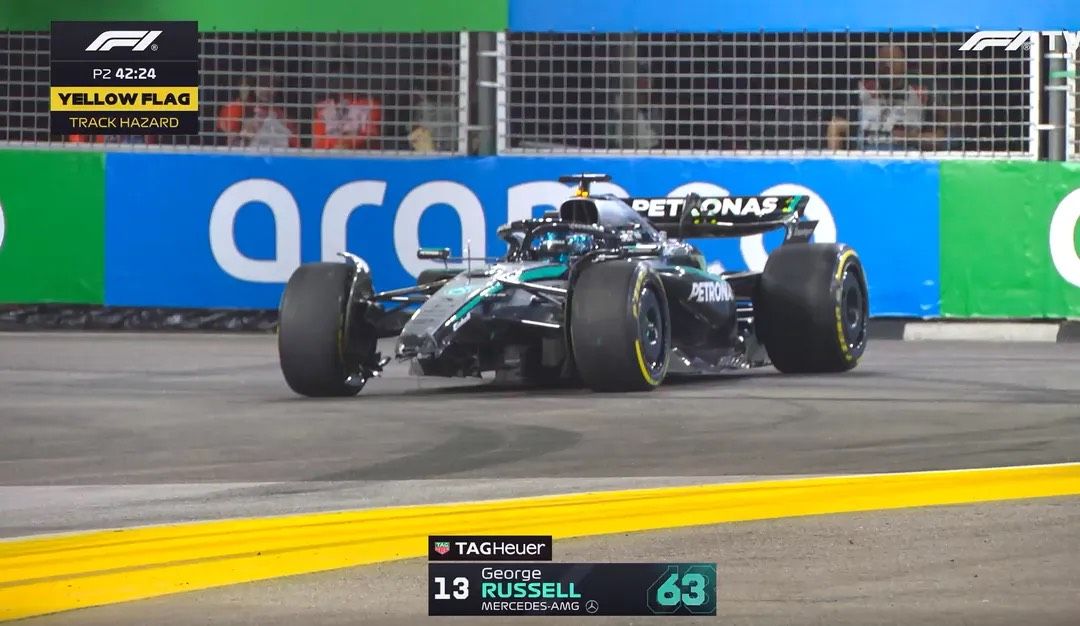 Russell causes first red flag crashing into the barrier in FP2!