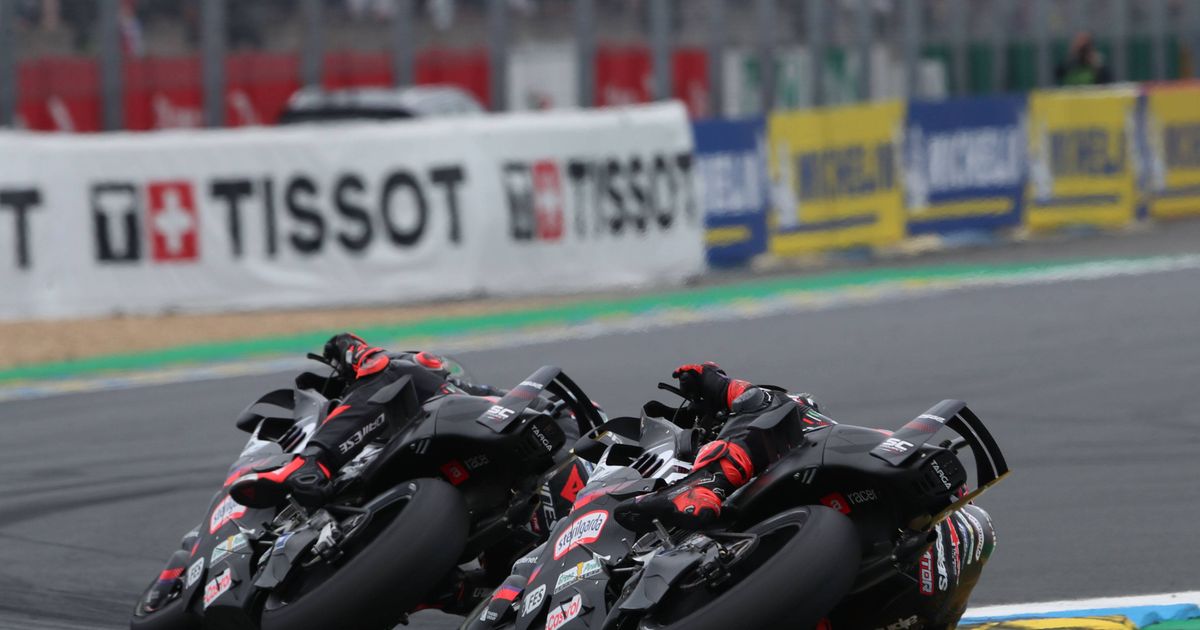 Huge crash takes out both Aprilias on the opening lap of Hungarian ...