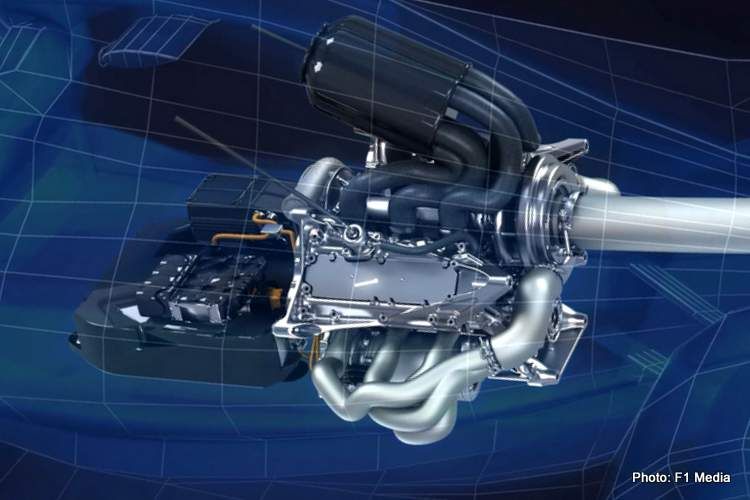 GRANDPRIX247 | Villeneuve: Mercedes "amazing" 2026 F1 PU is just rumours