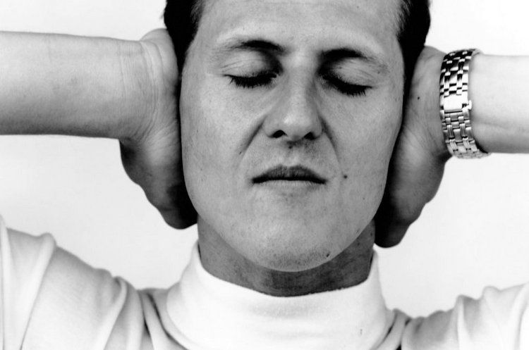 GRANDPRIX247 | Schumacher cries when he hears family voices