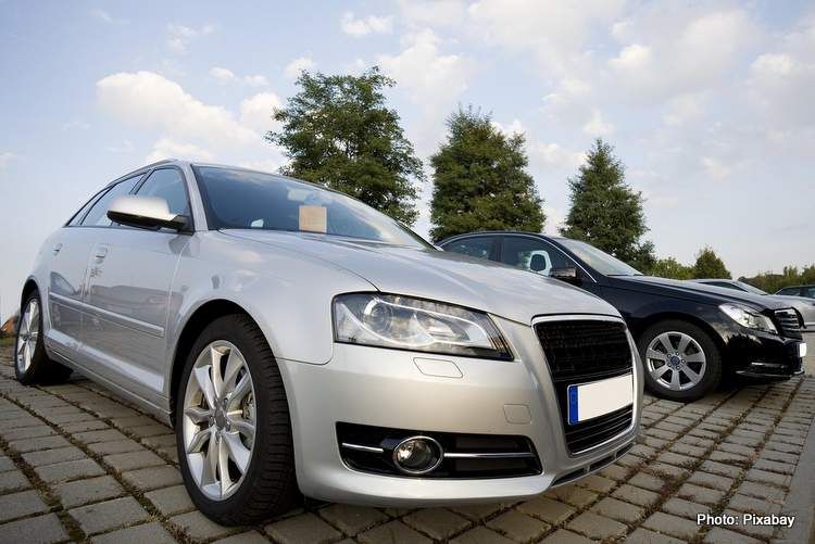 How Payment Options Influence Car Dealer Choice in Manchester