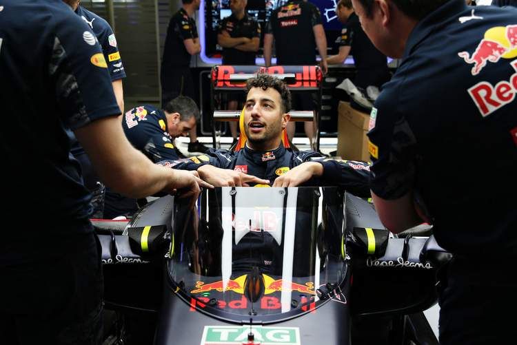 GRANDPRIX247 | Lewis: It looks like a bloody riot shield