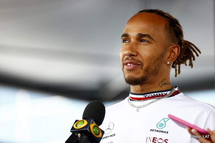GRANDPRIX247 | Lewis Hamilton buys into the Denver Broncos