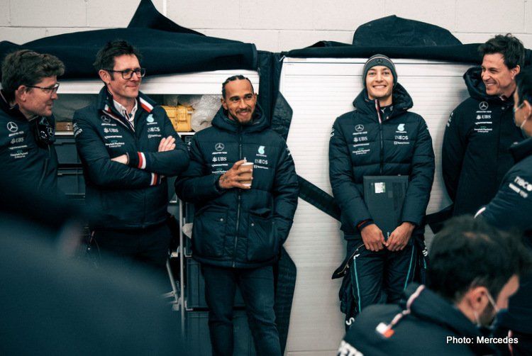 GRANDPRIX247 | Hamilton pressures social media giants to "curb abuse ...