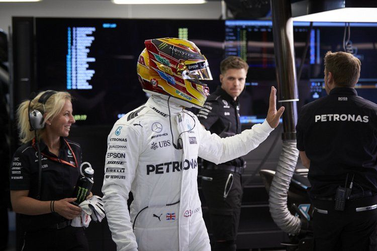 GRANDPRIX247 | What happened to Hamilton in Russia?