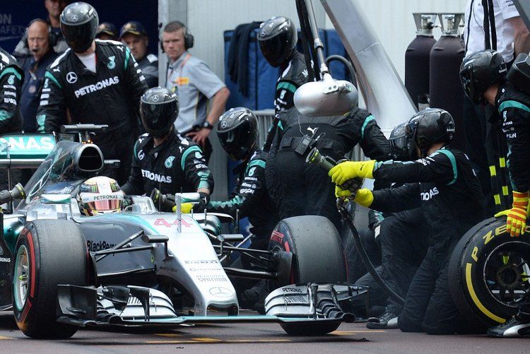 GRANDPRIX247 | Mercedes fastest pit crew so far in 2015