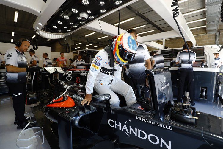 GRANDPRIX247 | Hamilton: It will be a real shame if Alonso retires