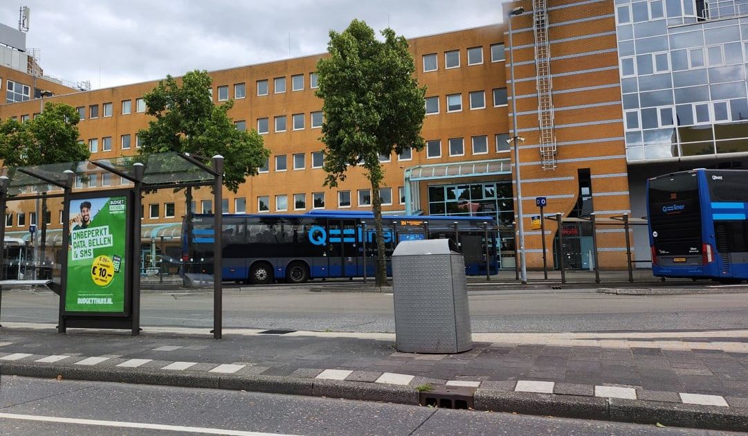 Speciale buslijn Qbuzz rijdt tijdens open dag Rijksuniversiteit Groningen