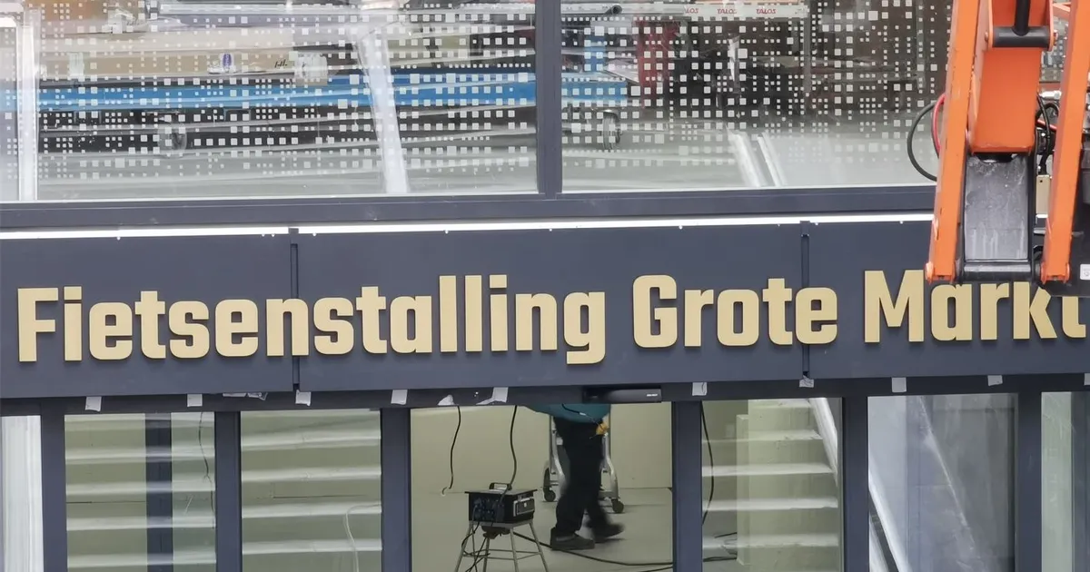 Ingang fietsenstalling Grote Markt aan Oude Ebbingestraat vanaf maandag ...