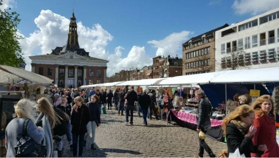 Vlooienmarkt op Vismarkt zondag
