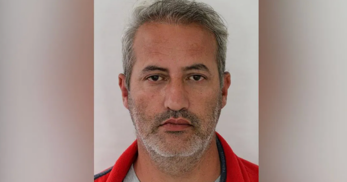Dode man (45) in uitgebrande bestelbus gevonden