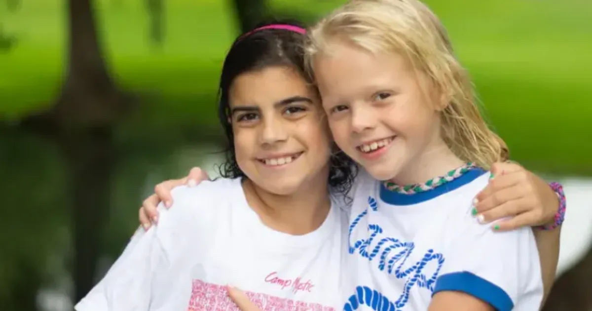 Vijf meisjes dood teruggevonden na heftige overstromingen