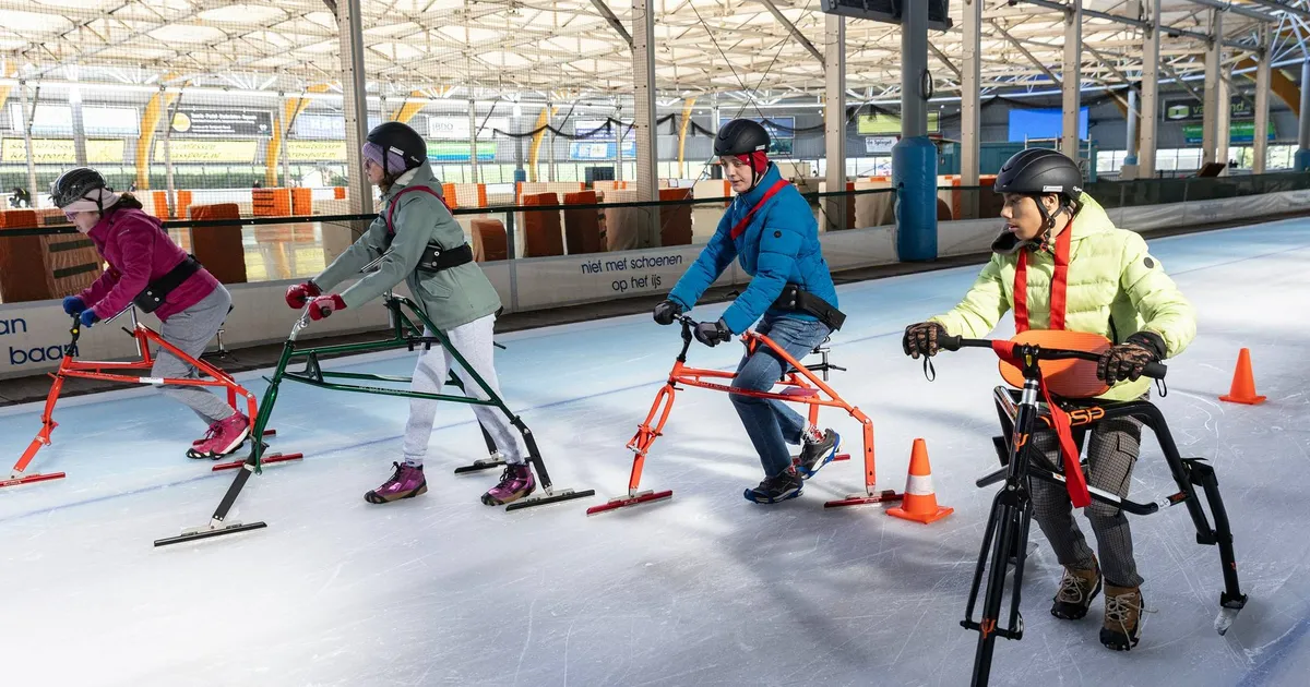 Leerlingen mytylschool De Parel schaatsen met CIOS studenten