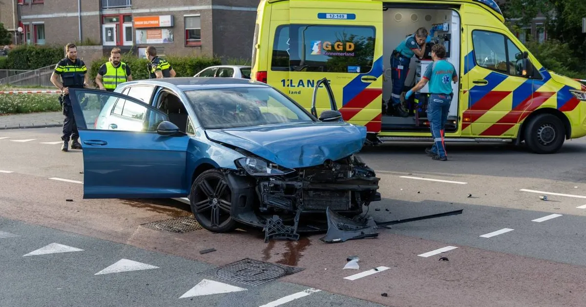 Twee auto’s flink beschadigd bij ongeval op Orionweg in Haarlem