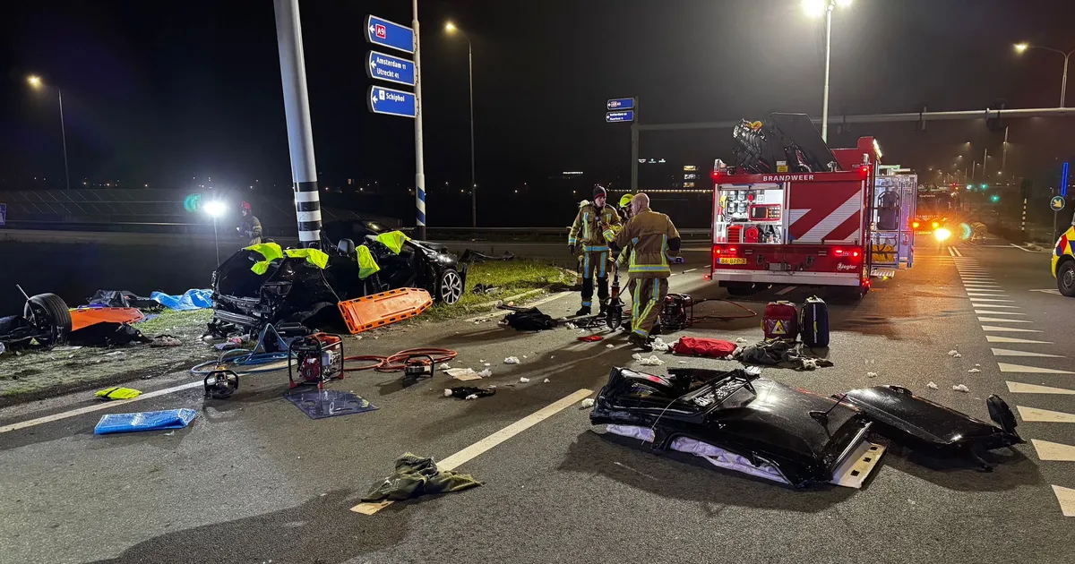 Drie mensen zwaargewond bij botsing op kruispunt in Lijnden