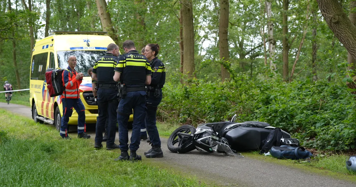 Twee ambulances en traumahelikopter ingezet voor ernstig scooterongeluk