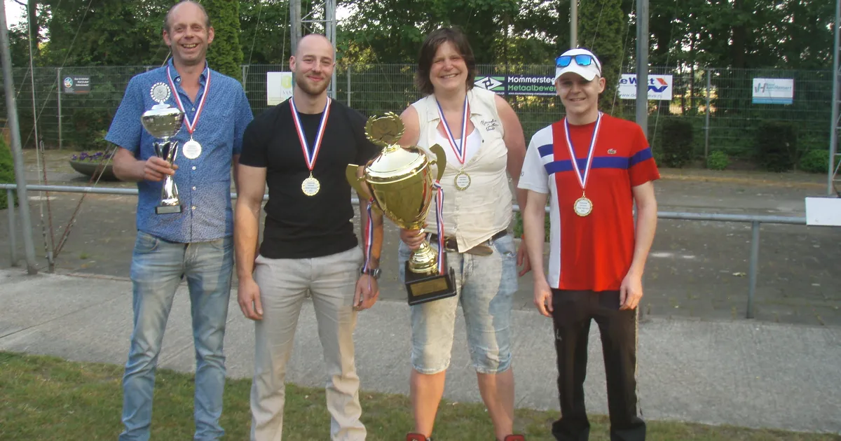 Viertal gilde Sint Joris van Onsenoort en Nieuwkuijk Nederlands Kampioen