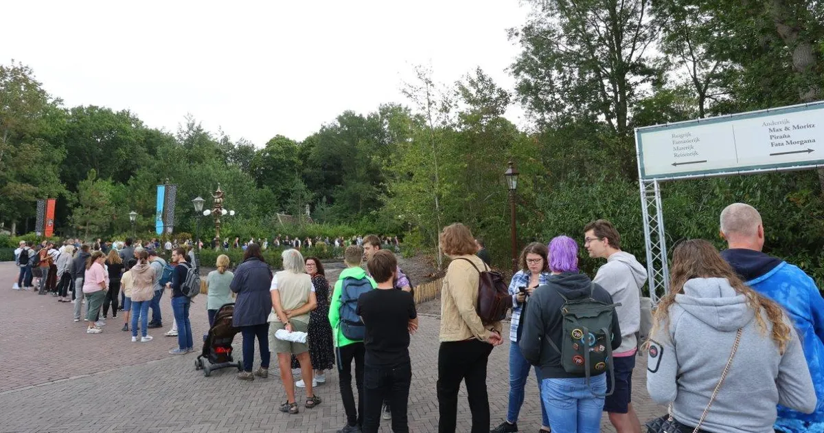Stormloop op Spookslotboek en speldje van de Efteling