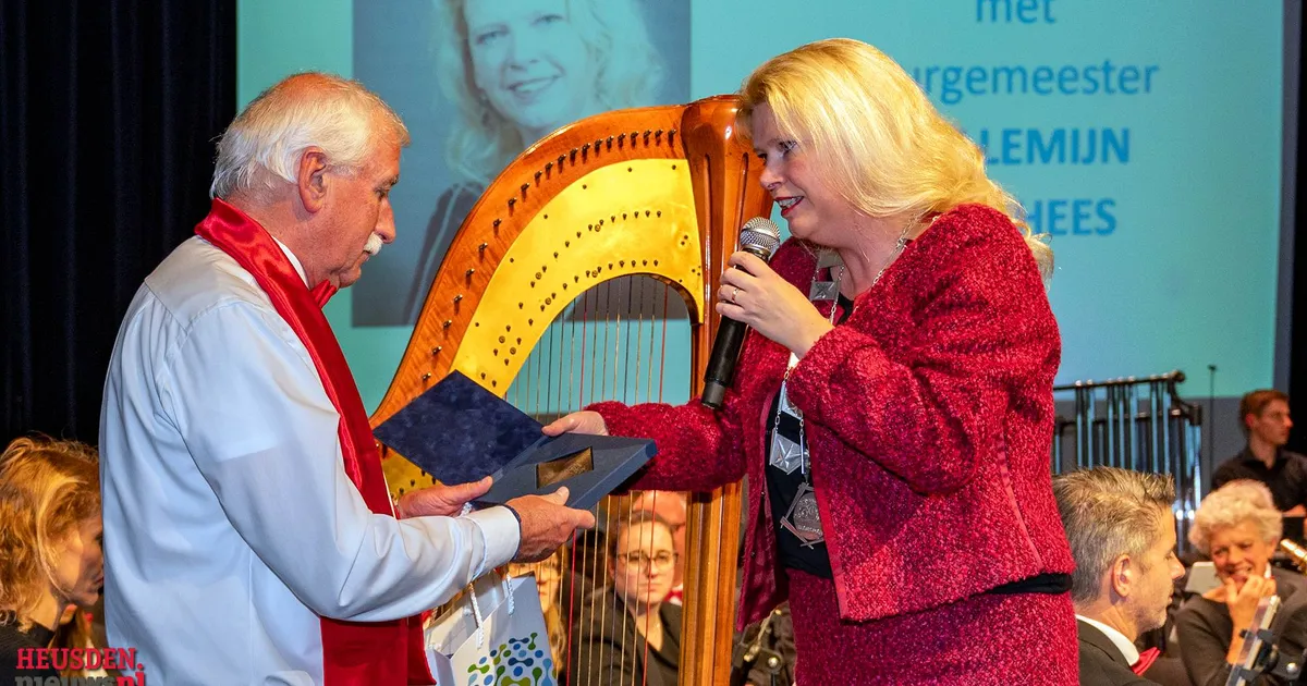 Gemeentelijke erepenning voor Leo Swaans uit Herpt