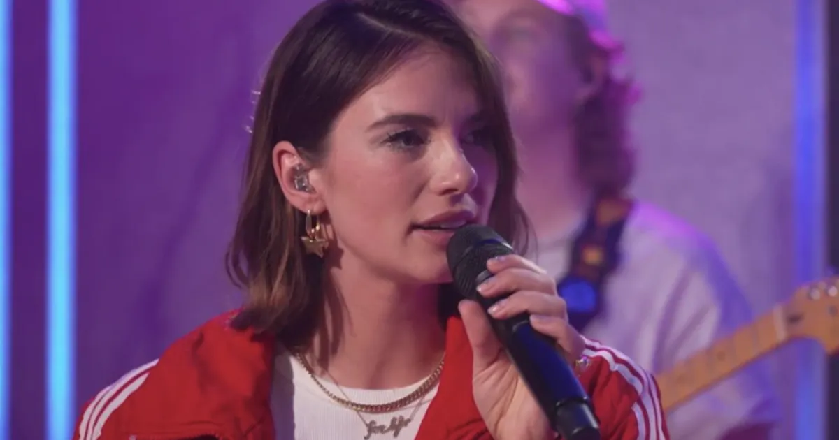 Zangeres Maan zwaar onder vuur na flopconcert