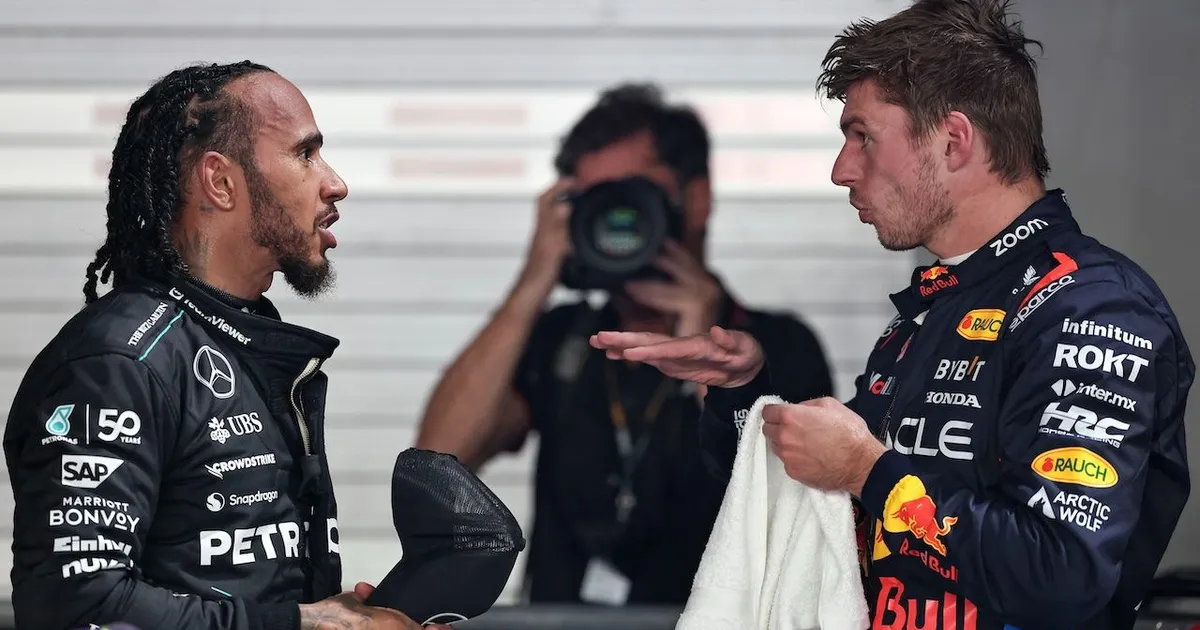 Lewis Hamilton haalt uit naar Max Verstappen vanwege iets dat hij 'al jaren doet'
