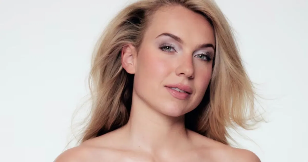 Playboy-editie met schaatsster Joy Beune uit de kleren gaat keihard