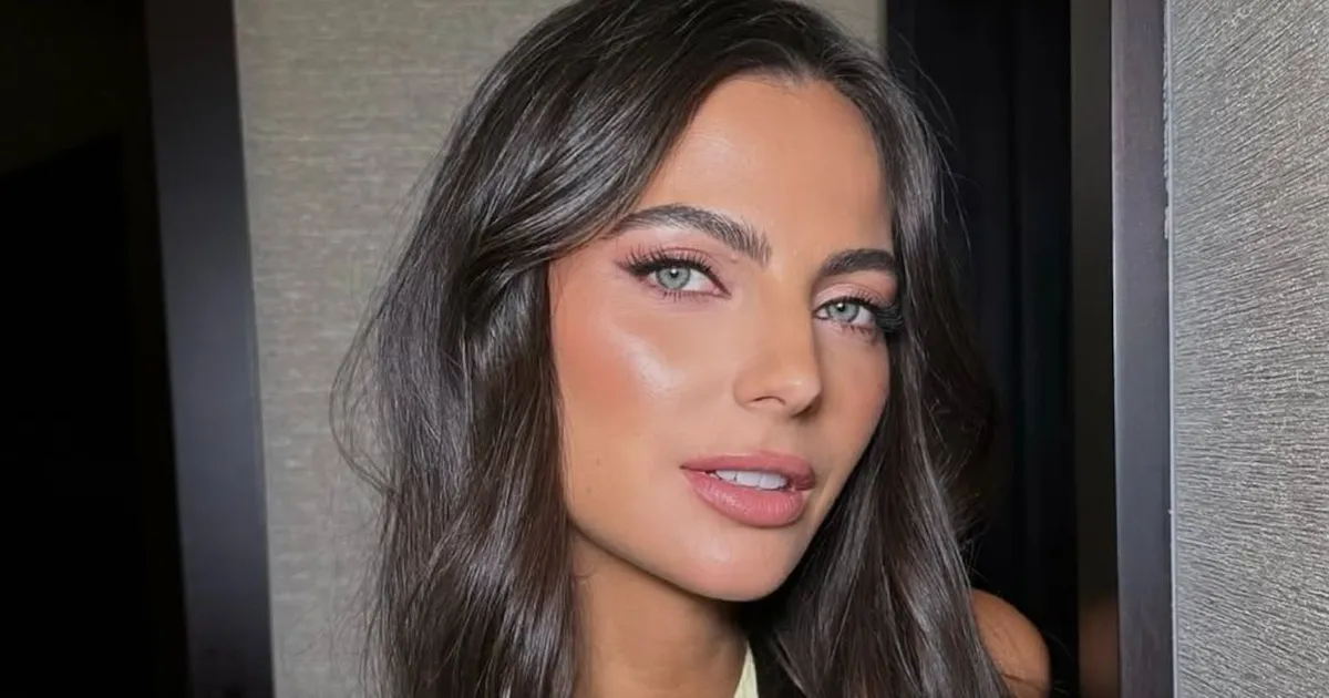 Kelly Piquet laat voor het eerst haar babybuikje zien