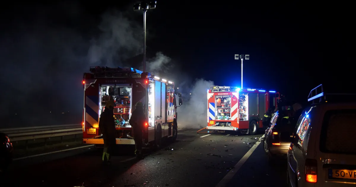 Snelweg A59 afgesloten vanwege ernstig ongeval, vier personen overleden