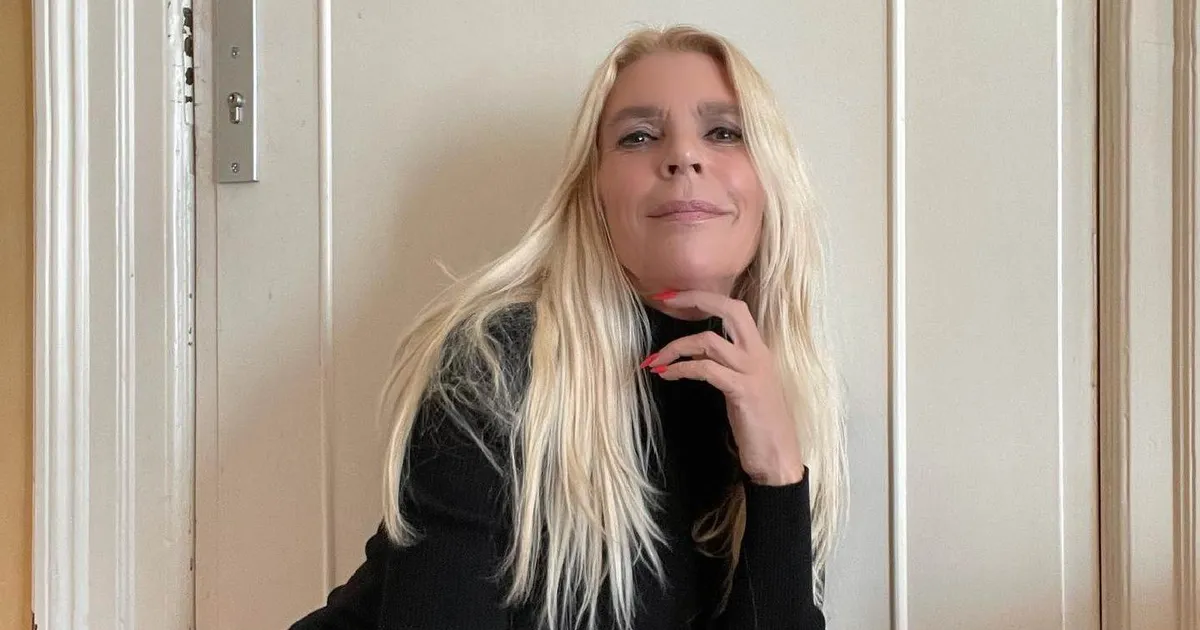 Judith Osborn bladert samen met Wilfred Genee door blad vol ...