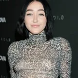 Gaat Noah Cyrus haar zus achterna?