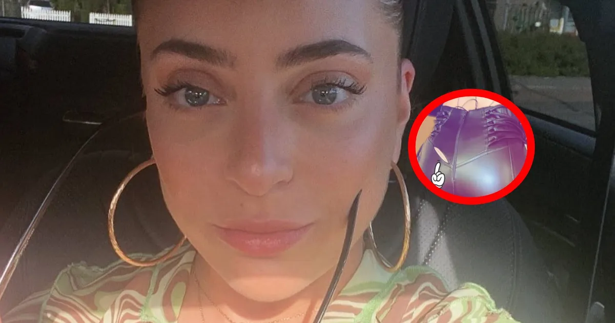 Oeps: Amy Vol van OG3NE scheurt uit veel te strakke broek