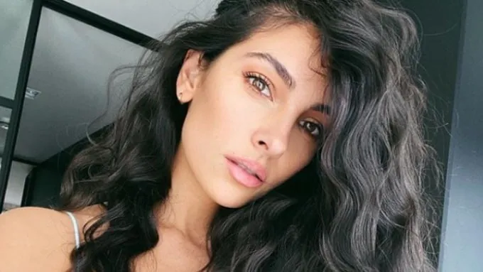 Anna Nooshin is de mooiste influencer