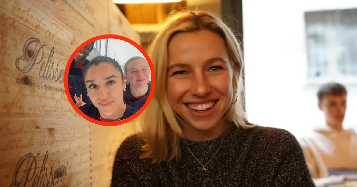 Foto: Jackie Groenen heeft rode wangetjes tijdens innig onderonsje met ...