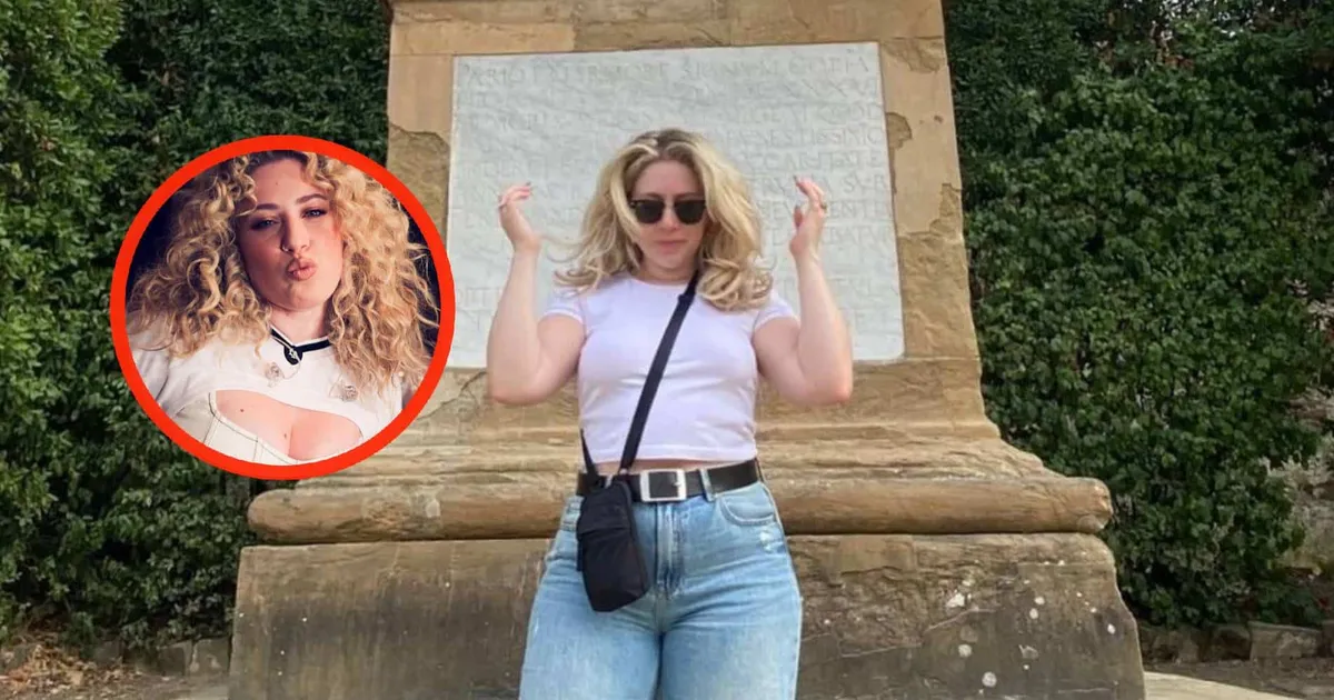 Foto: Lisa Vol van OG3NE laat haar voorgevel zien door kijkraampje