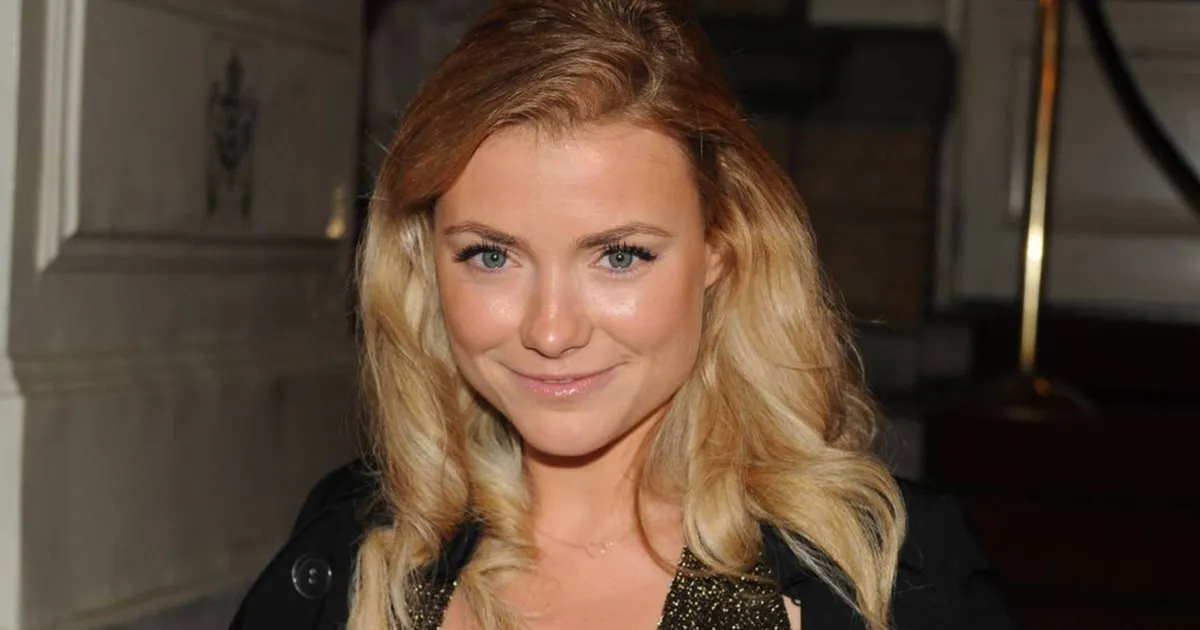 Gigi Ravelli is de vrouw van je dromen op deze foto