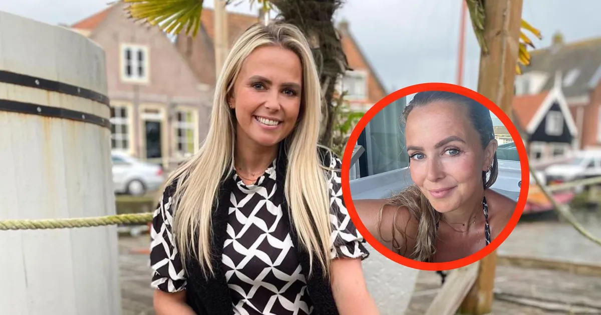 In badkleding gehulde Monique Smit deelt heerlijke foto vanuit bubbelbad