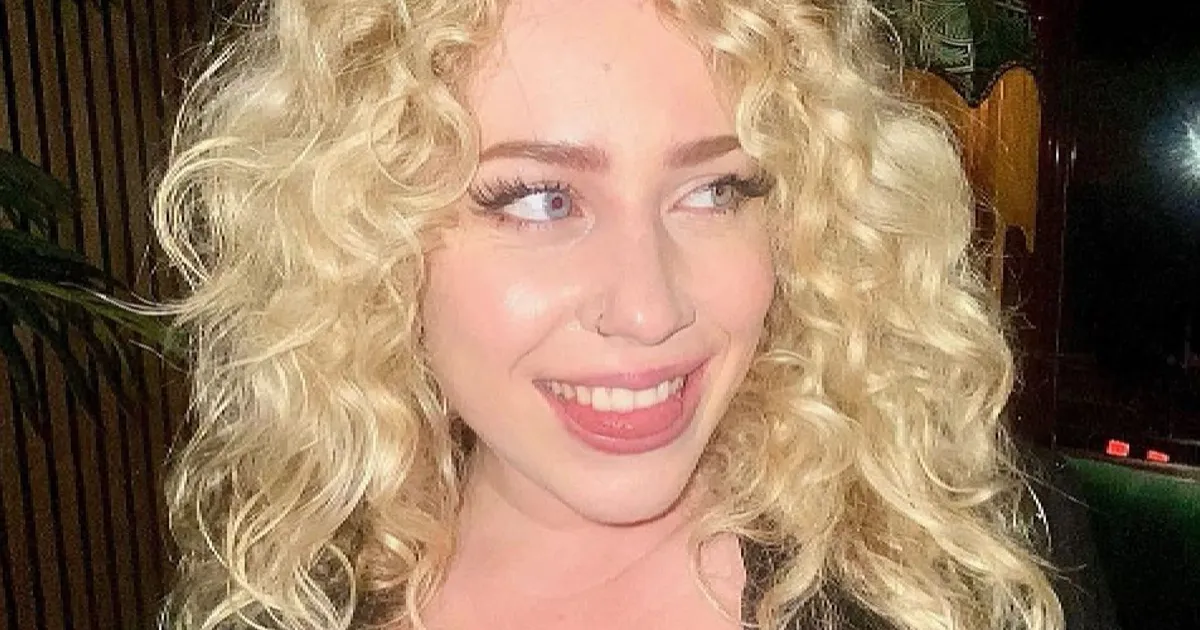 Lisa Vol deelt heerlijke kleedkamerfoto met haar OG3NE-zusjes