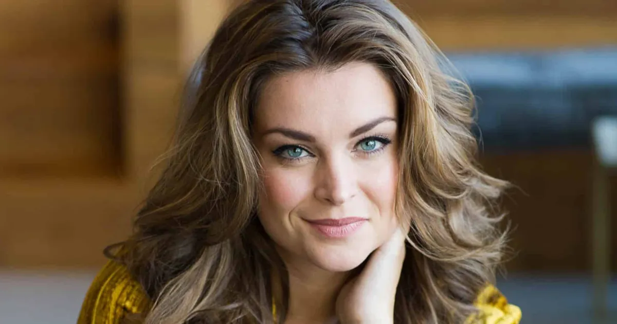 Miljuschka is bezig bijtje in nieuwe foto