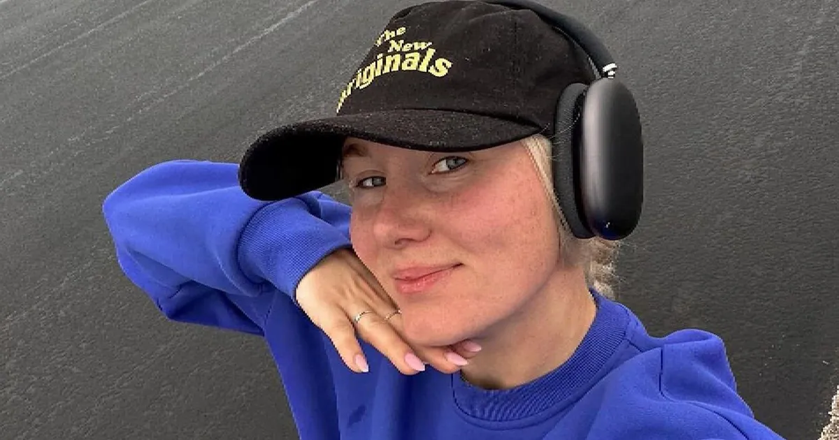 Myron Koops kruipt op keukenblad voor heerlijk stel foto's