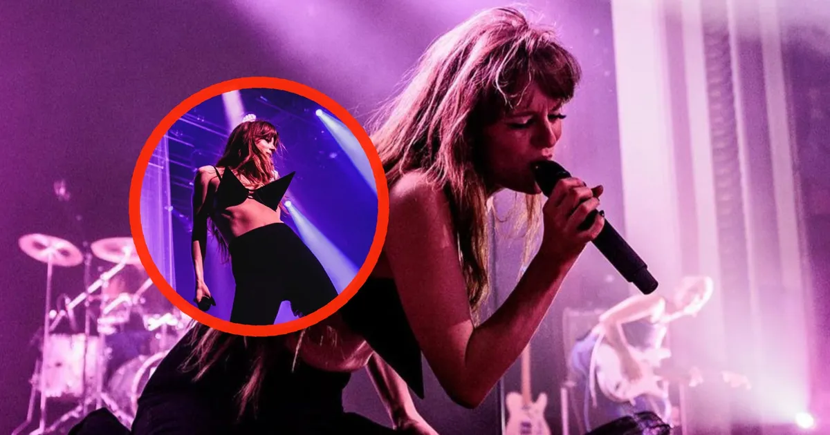 Foto: Zangeres Merol toont haar puntige voorkant tijdens zwoel optreden