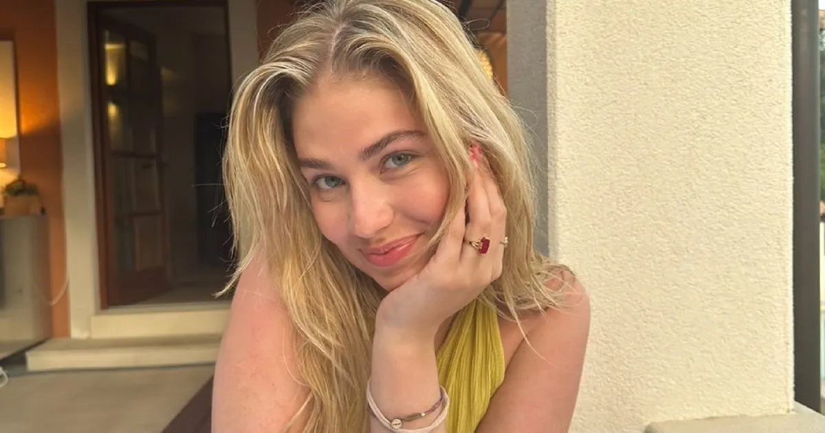 Zangeres Roxy Dekker gebruikt verleidelijke foto's om fans lekker te maken