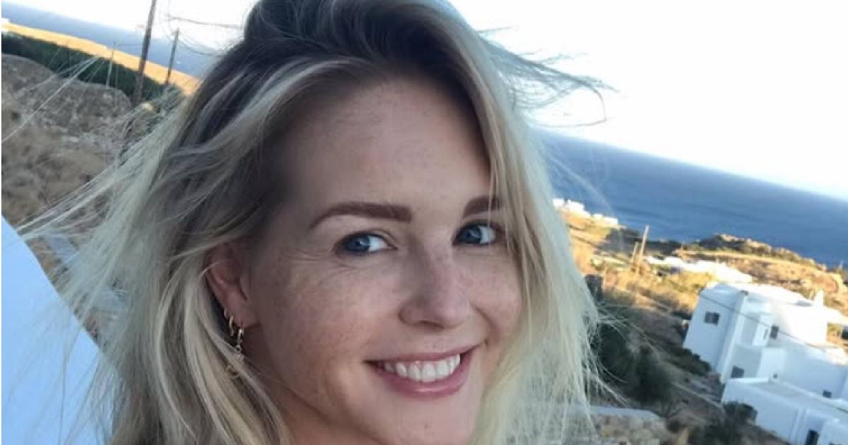 'Misvormde' Chantal Janzen verspreekt zich en gaat stuk in achtertuin