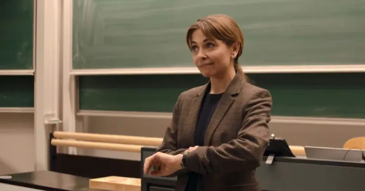 Mannendroom komt uit: Georgina Verbaan is knappe professor in nieuwe ...