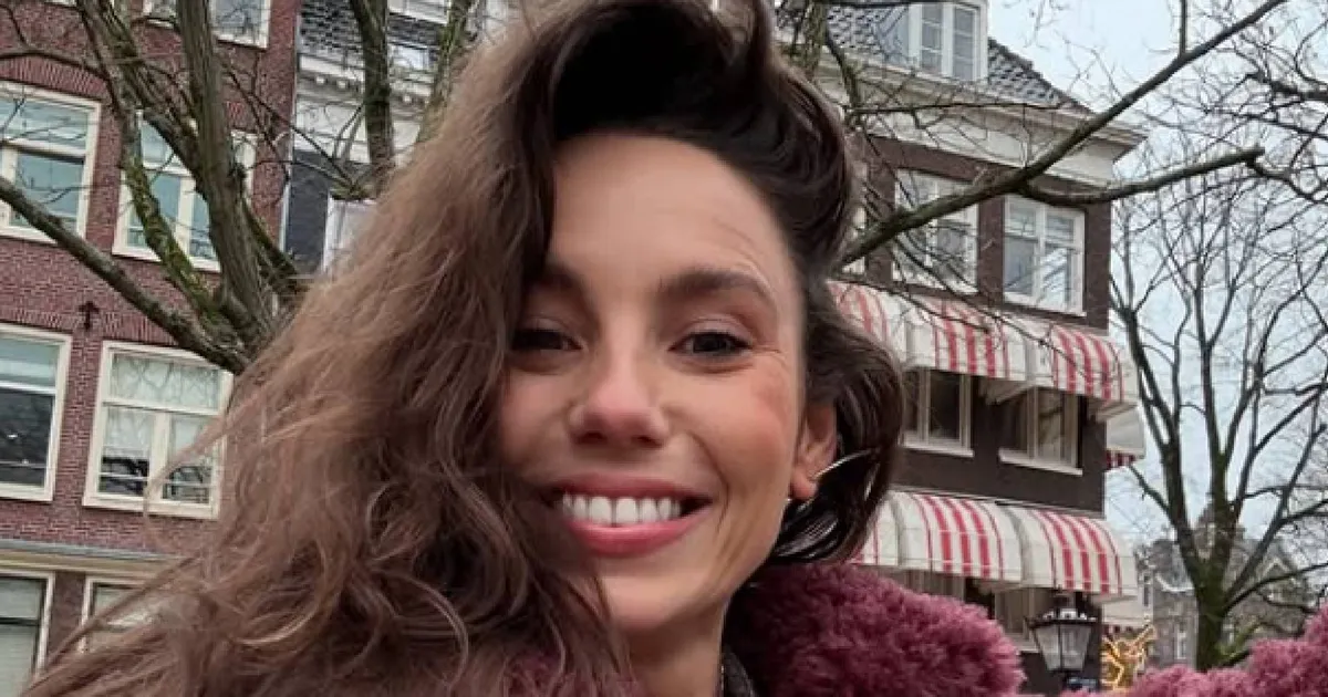 Uitdagende Gwen van Poorten verschijnt plotseling op populair online ...
