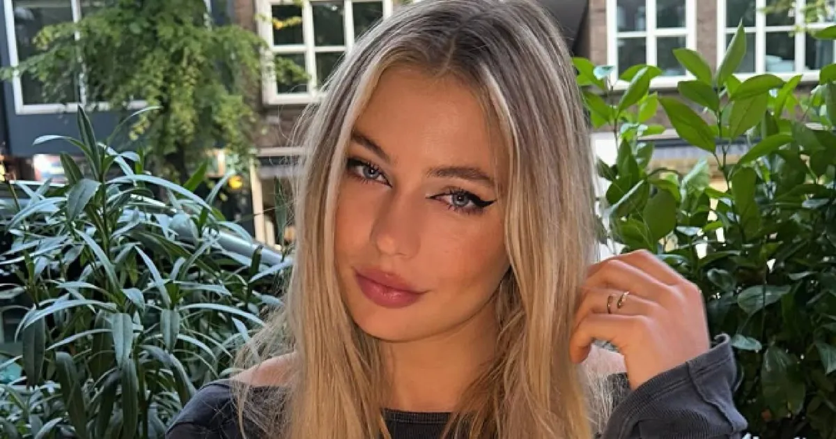 Jutta Leerdam vliegt haar beeldschone zusje Beaudine in voor heerlijke ...