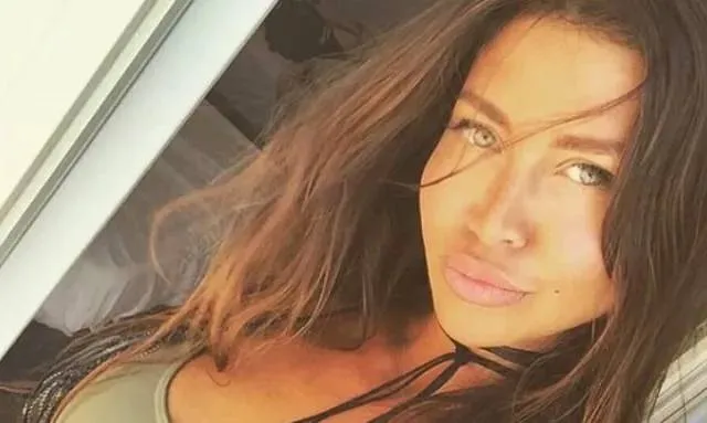 Jaimie Vaes grijpt haar kanonnen beet maar kan ze nauwelijks in bedwang houden