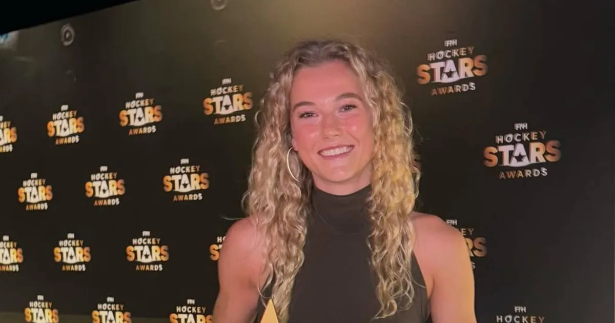 Knappe hockeyster Yibbi Jansen draagt een wel héél spannend tenue ...